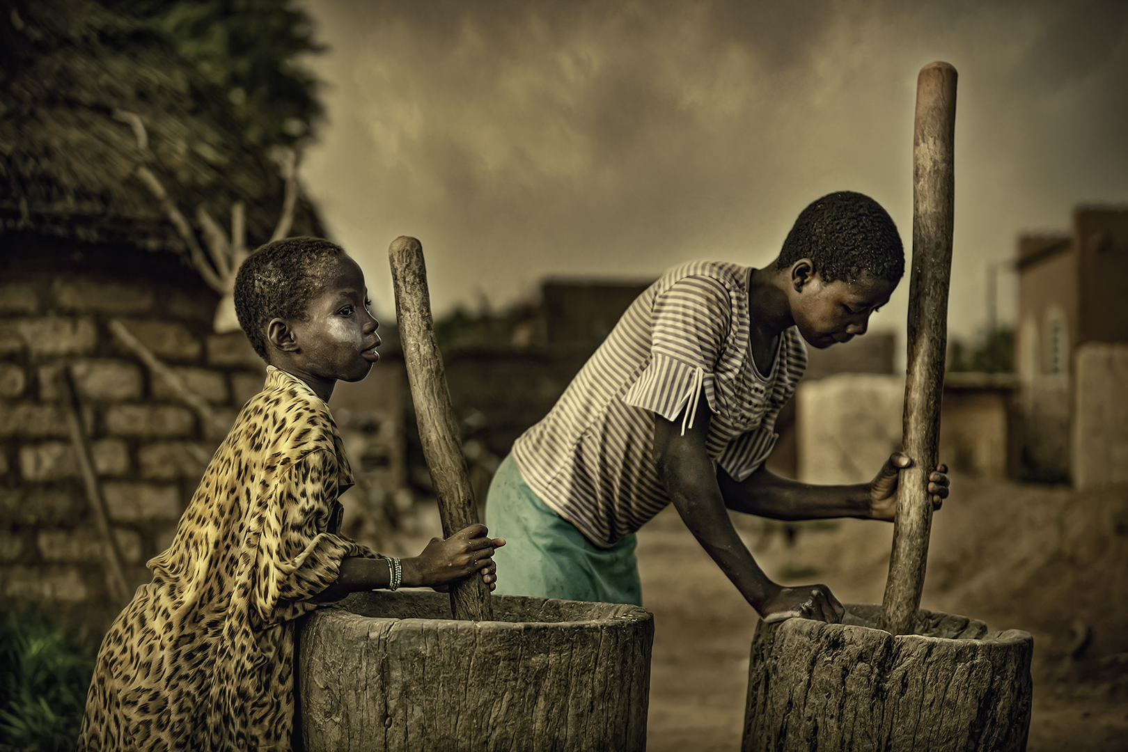 Majando el mijo. | Confederación Española de Fotografía