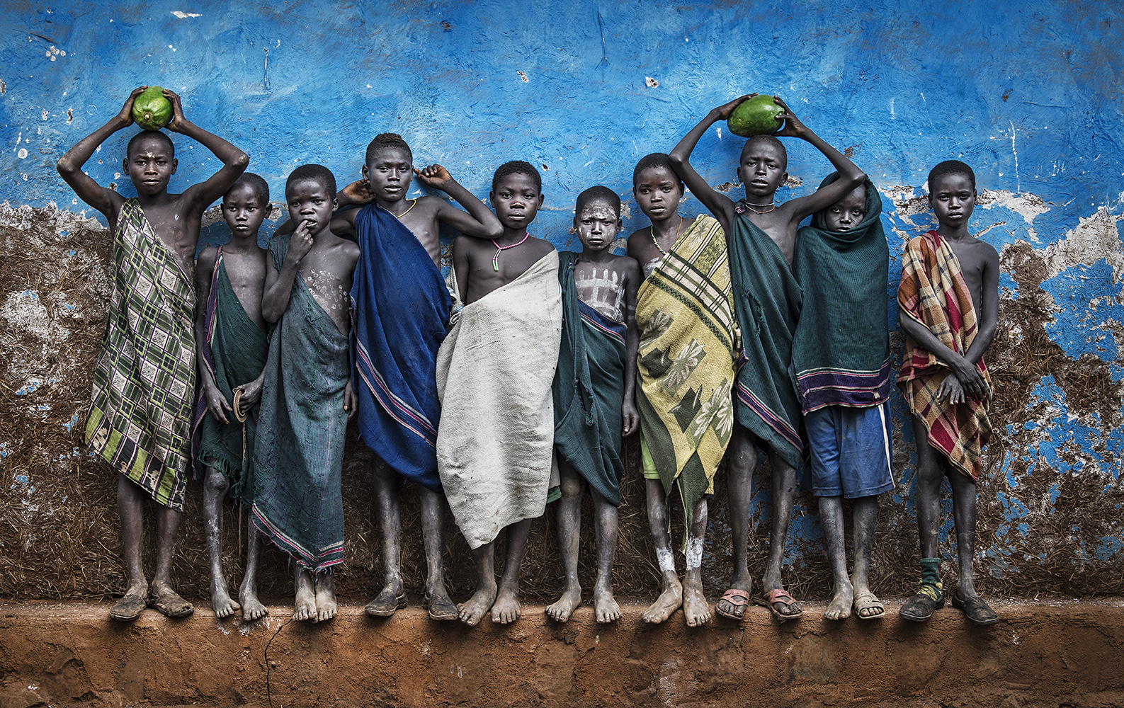 Surma children posing for the picture | Confederación Española de ...